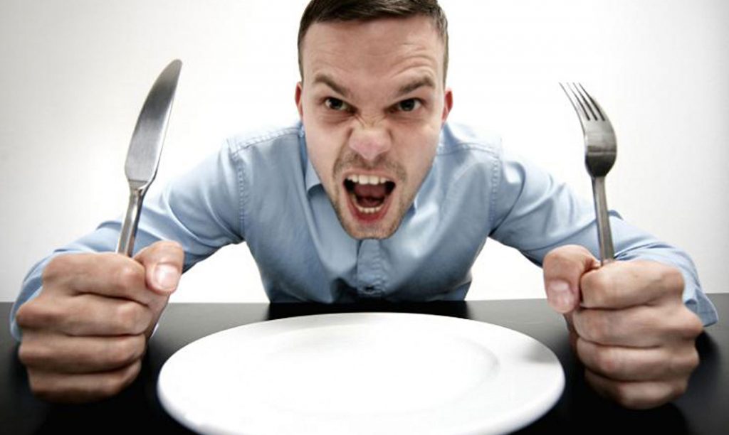 Los 5 motivos por los que se nos despierta el hambre y comemos más de ...