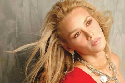 Ex modelo colombiana: "Voy a misa y rezo el rosario a diario ...