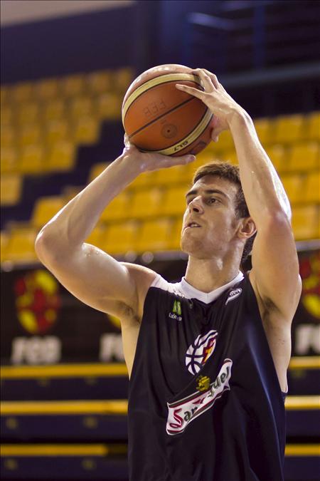 Víctor Claver dice que se ve mejor jugador que hace un año - Periodista ...
