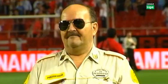 ¿Que hace el popular polícia José Luis Torrente en el Sánchez Pizjuán ...