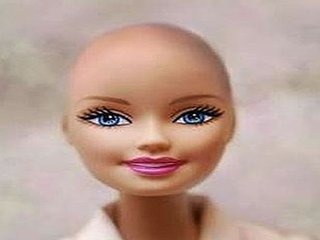 El Vaticano "bendice" a la "Barbie calva" en la lucha contra el cáncer ...