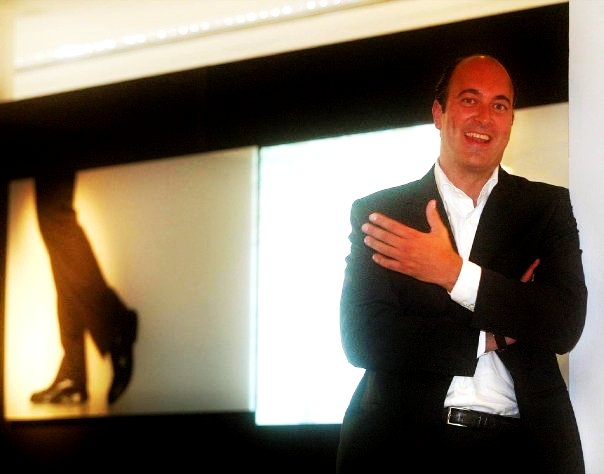 El artista José Cosme presenta en el IVAM el movimiento "Pobreza y ...