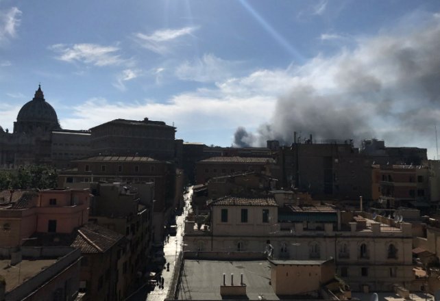 Un incendio en Roma pone en alerta a la Santa Sede - Periodista Digital