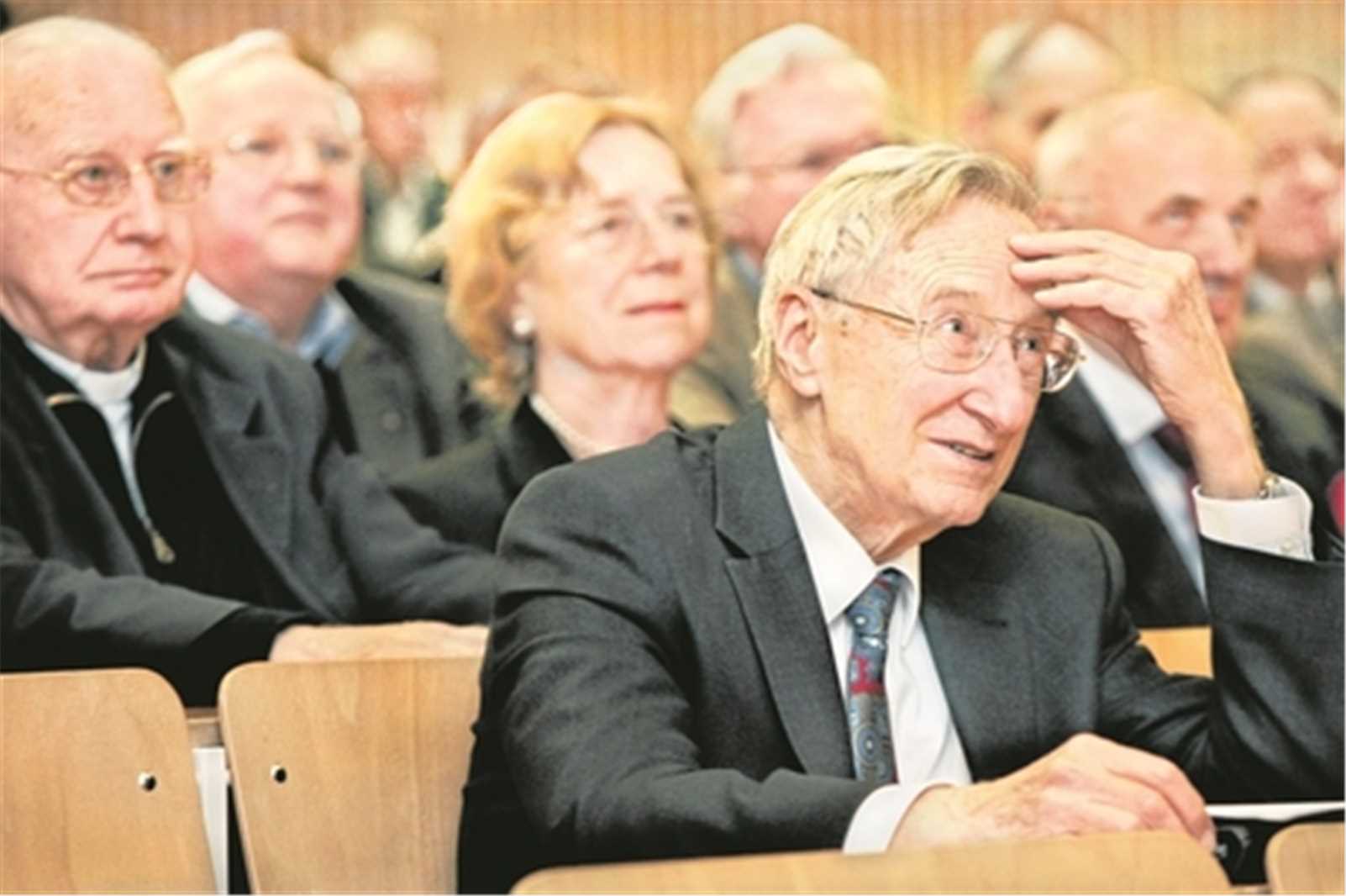 ¿Qué es lo que irrita a Benedicto XVI del profesor Hünermann ...