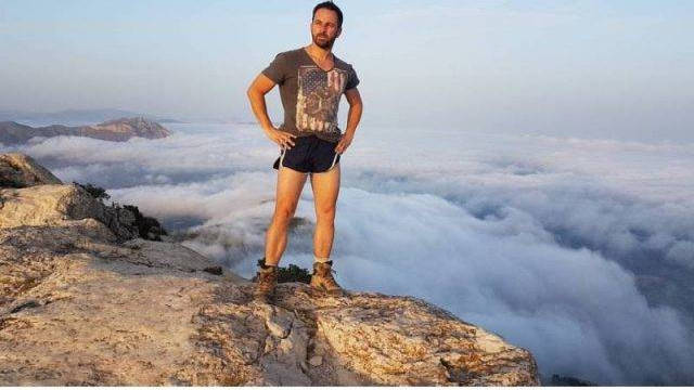 Santiago Abascal arrasa entre las tuiteras: "Quiero que me empotre como ...