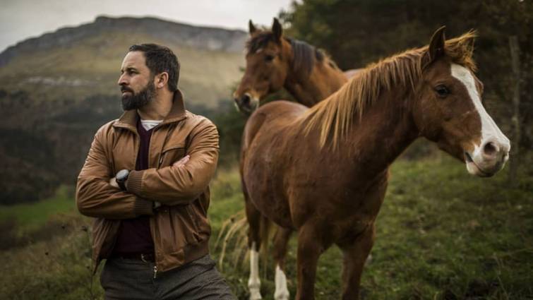 Santiago Abascal arrasa entre las tuiteras: "Quiero que me empotre como ...