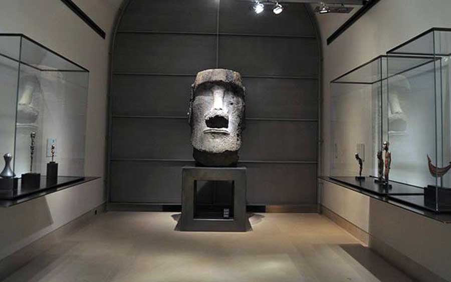 El solitario 'Moái' del Museo del Louvre de París - Periodista Digital